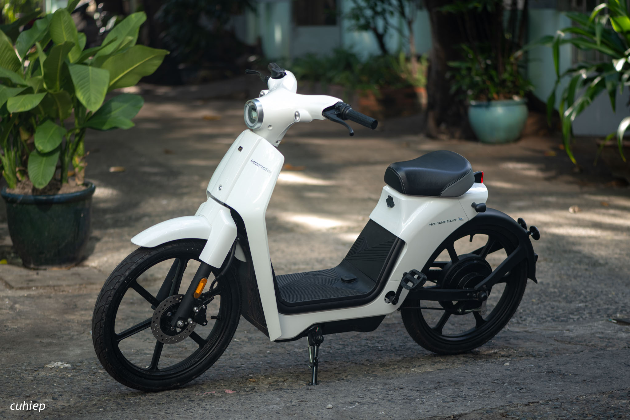 Trên tay Honda Cub E: đẹp và lạ