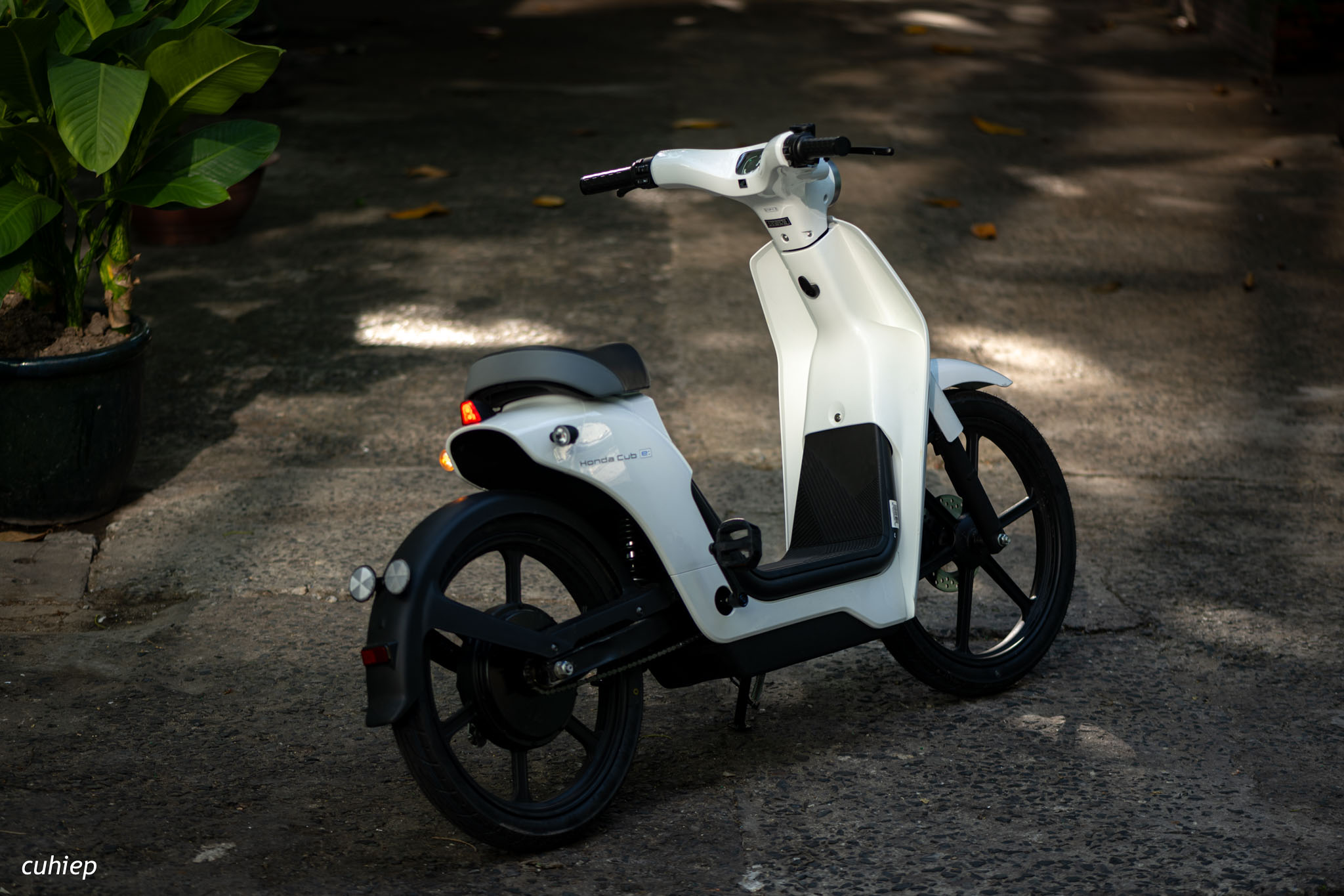 Trên tay Honda Cub E: đẹp và lạ