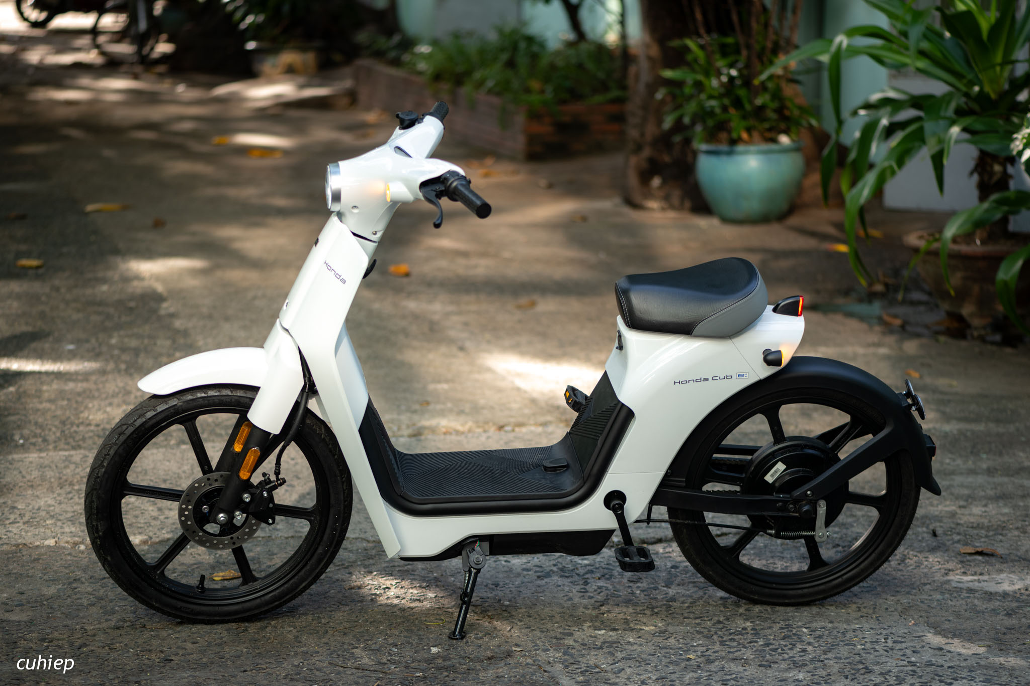 Trên tay Honda Cub E: đẹp và lạ