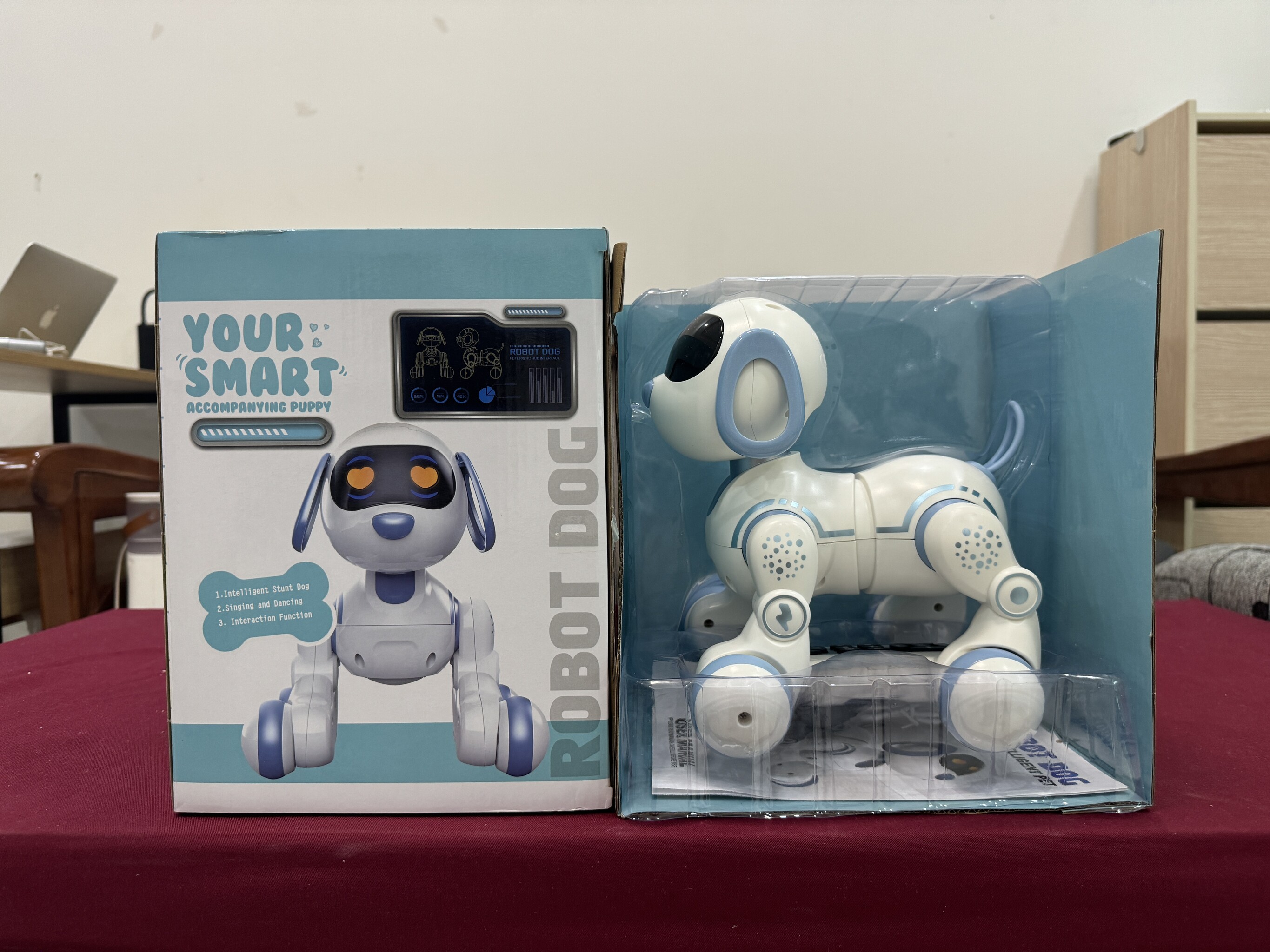 Một chú chó robot làm được nhiều trò, giúp bé tương tác và vận động ...