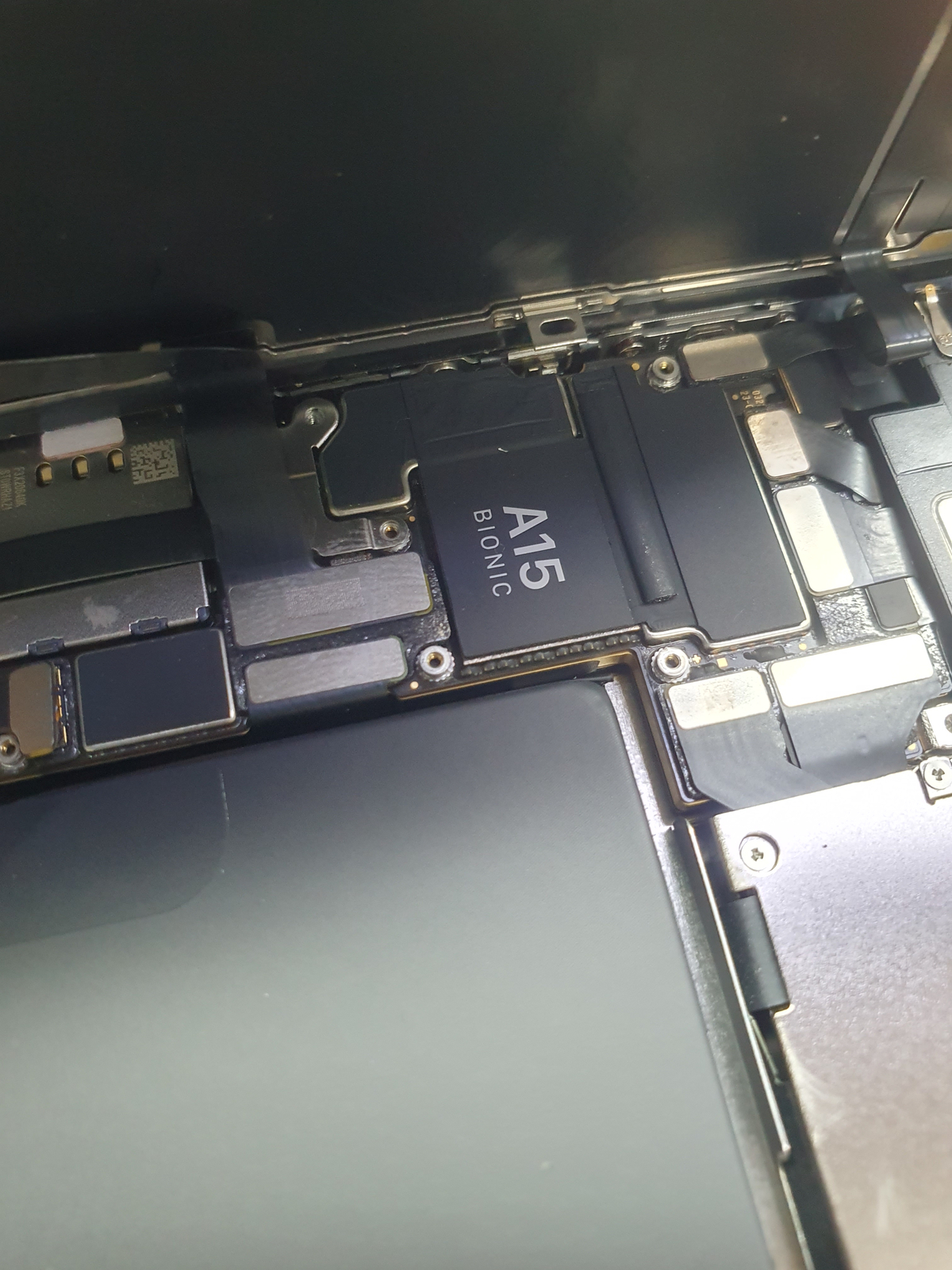 Trái tim iphone 13prm | Viết bởi Bão Sài Gòn