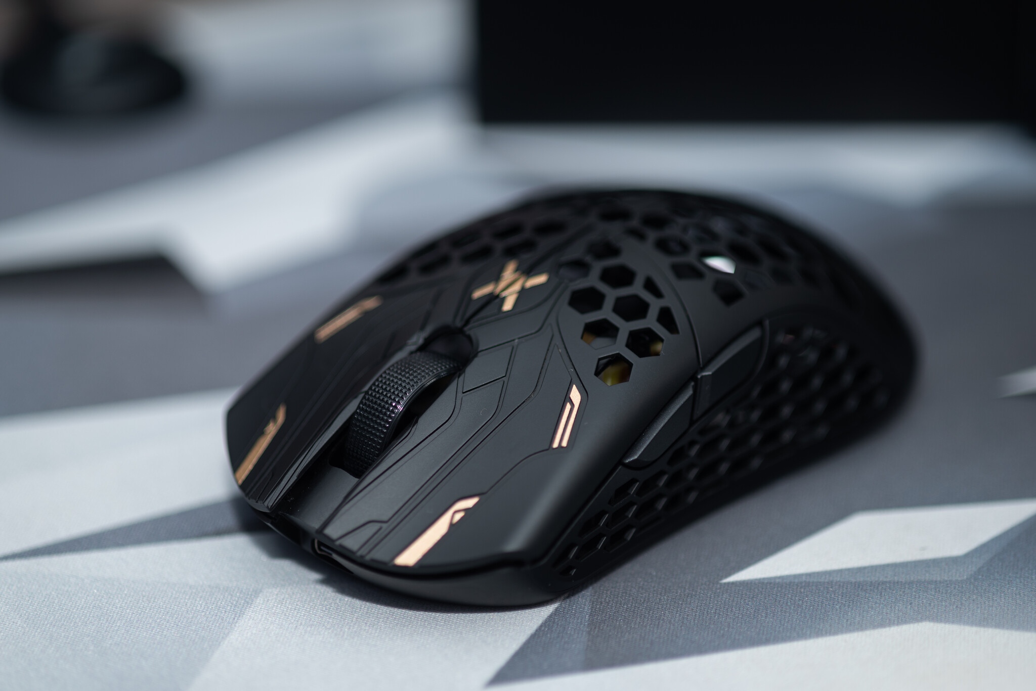 Review Finalmouse UltralightX - Vỏ Carbon Fiber Composite, rất nhẹ, giá ...