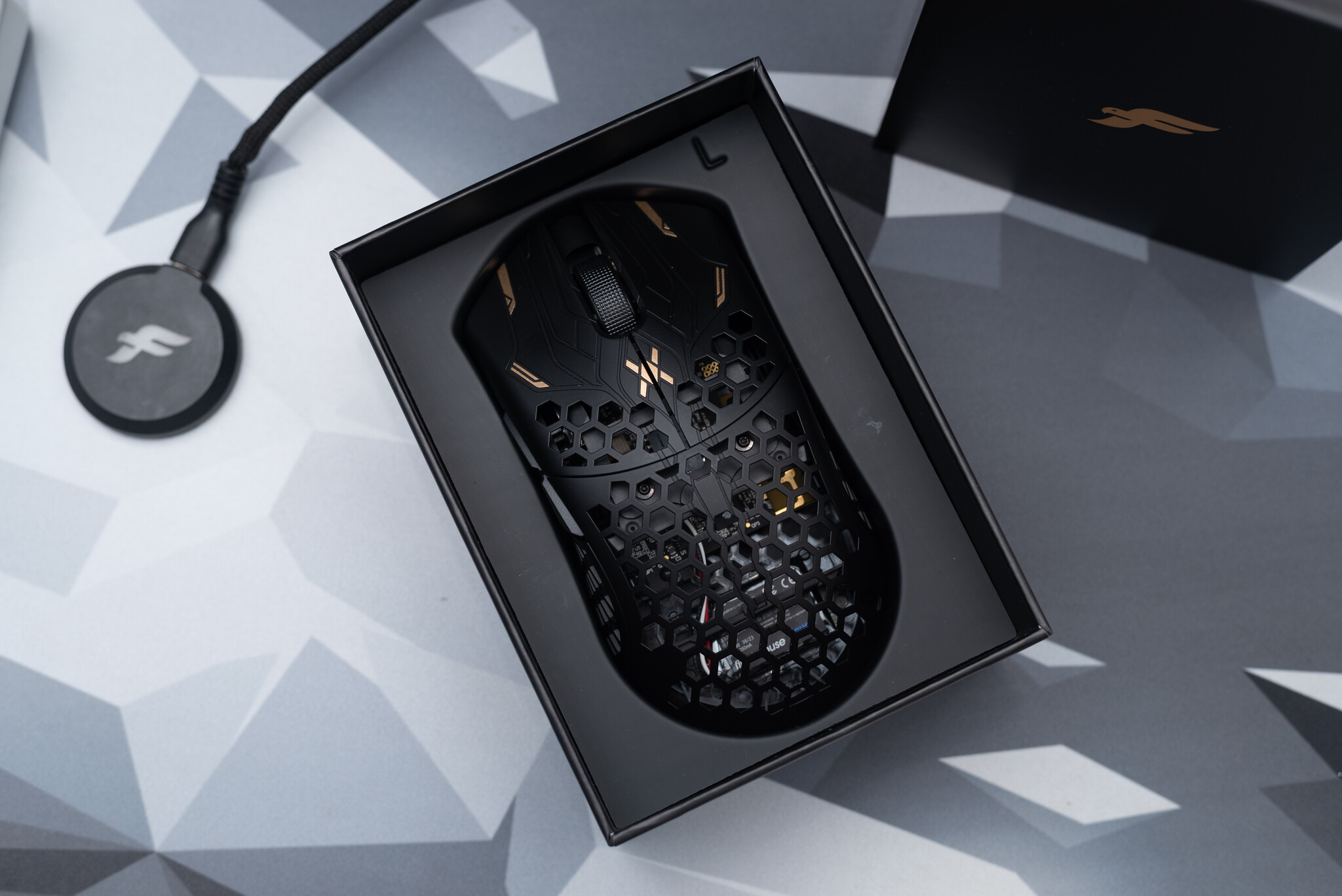 Review Finalmouse UltralightX - Vỏ Carbon Fiber Composite, rất nhẹ, giá cao như thường lệ | Viết ...
