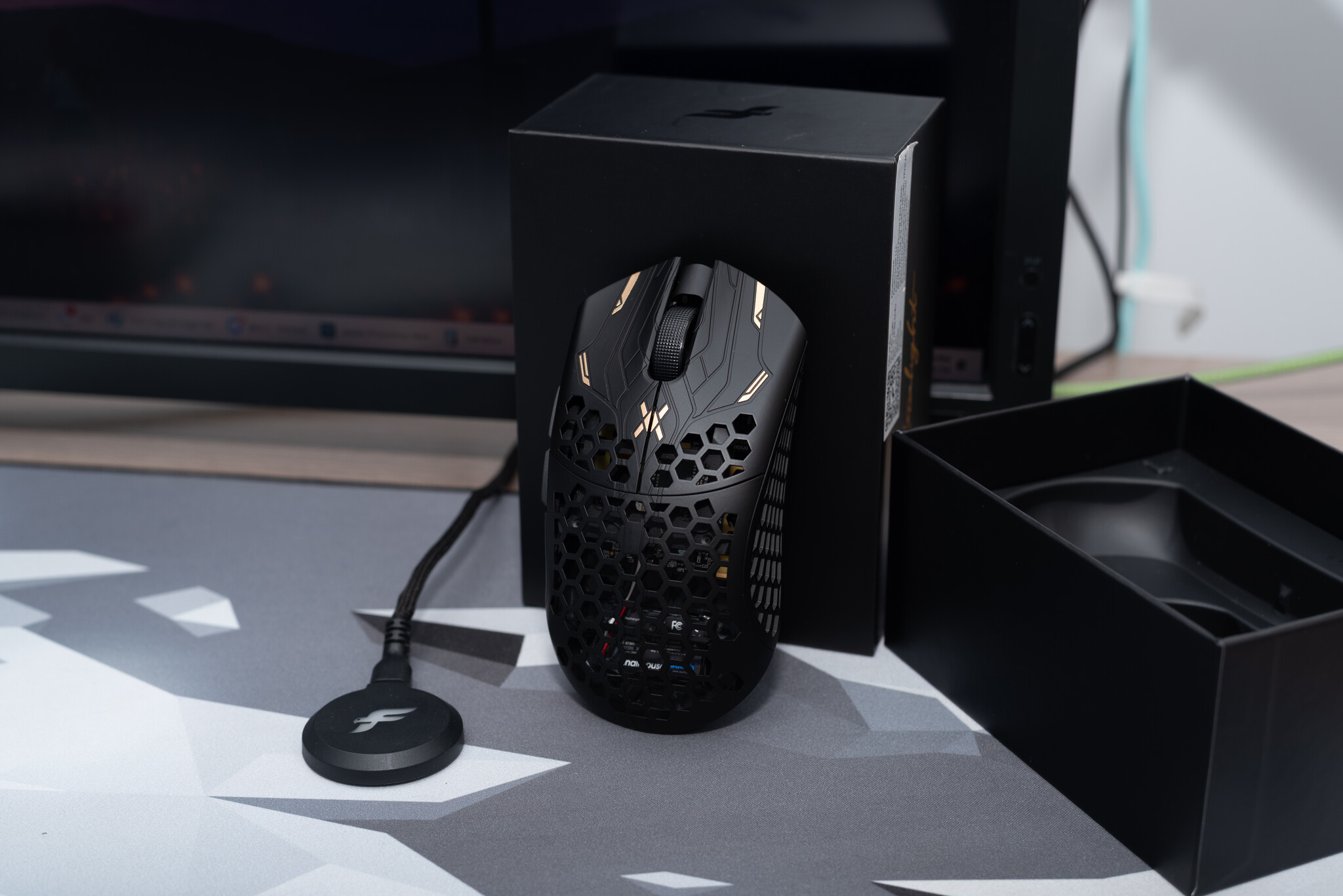 Review Finalmouse UltralightX - Vỏ Carbon Fiber Composite, rất nhẹ, giá ...