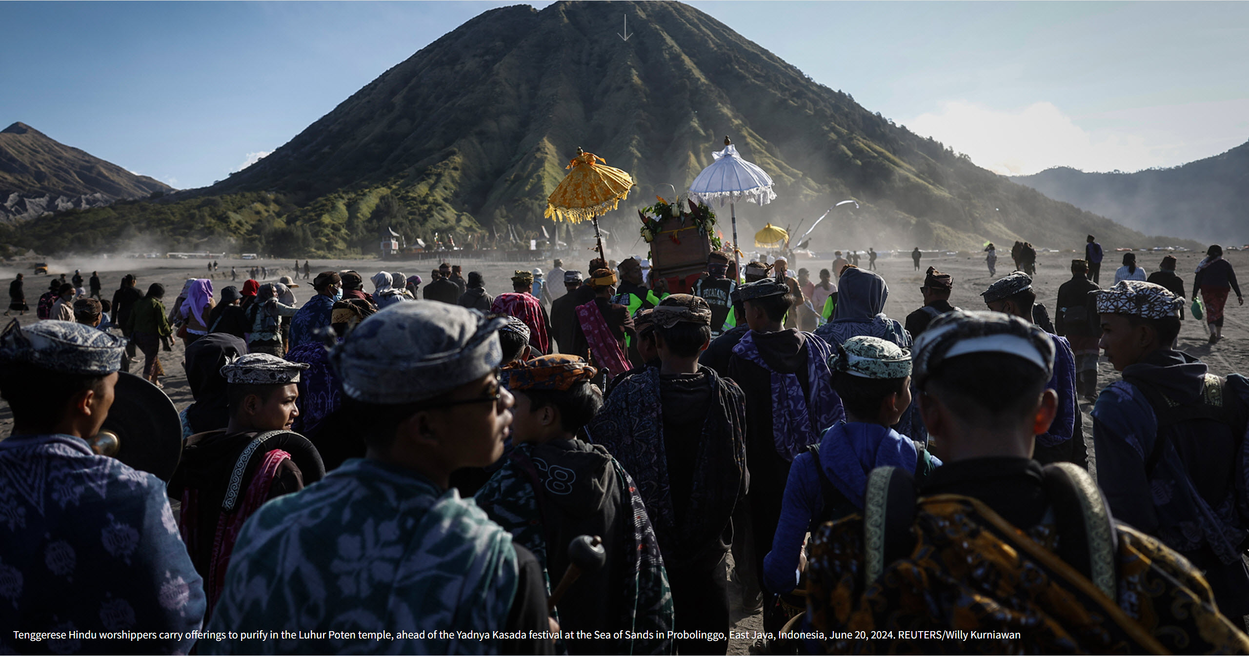 Hình ảnh: Người Tengger ở Đông Java, Indonesia lập đàn tế lễ cầu mưa